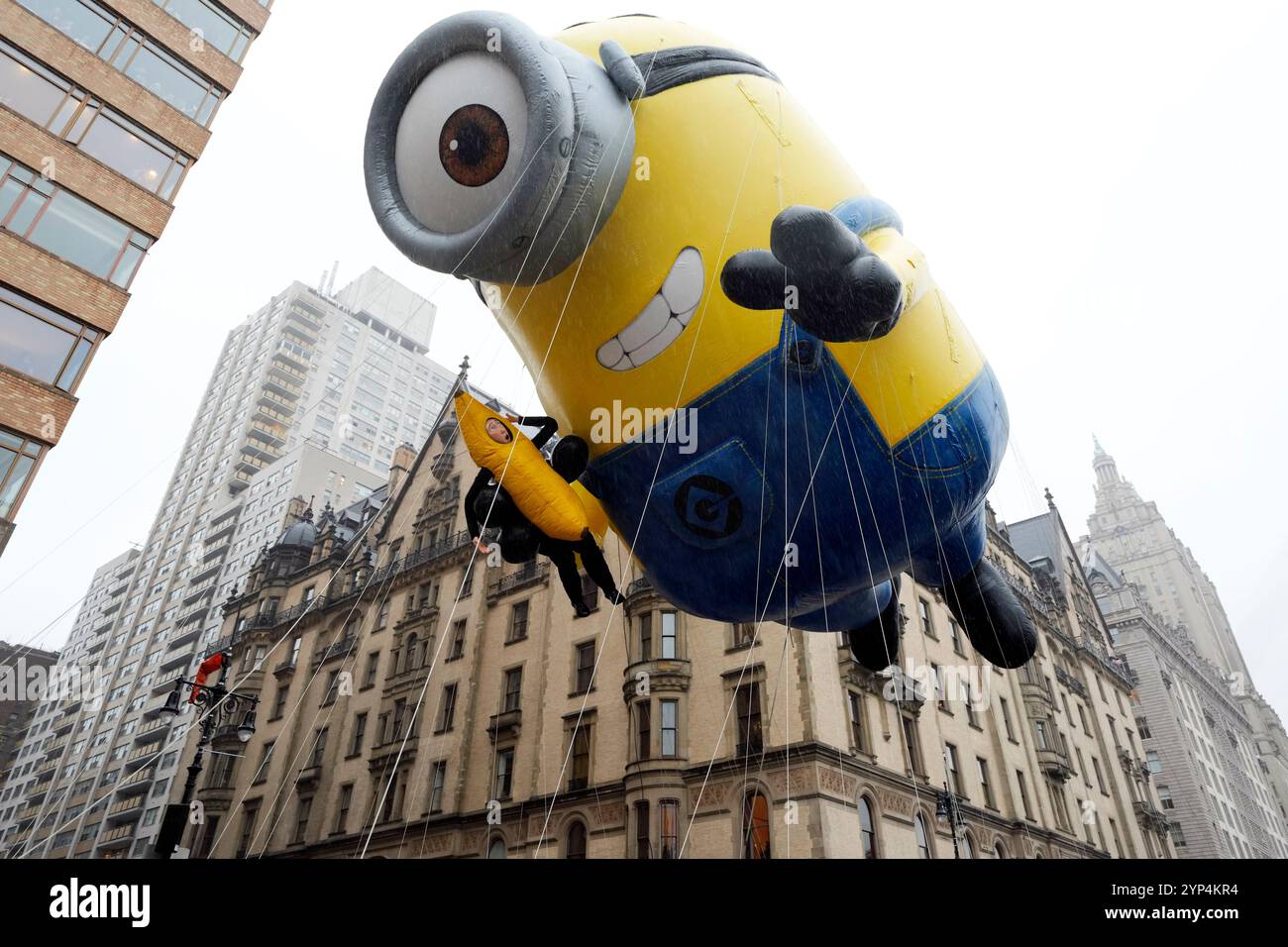 The Stuart the Minion balloon floats in the Macy's Thanksgiving Day ...