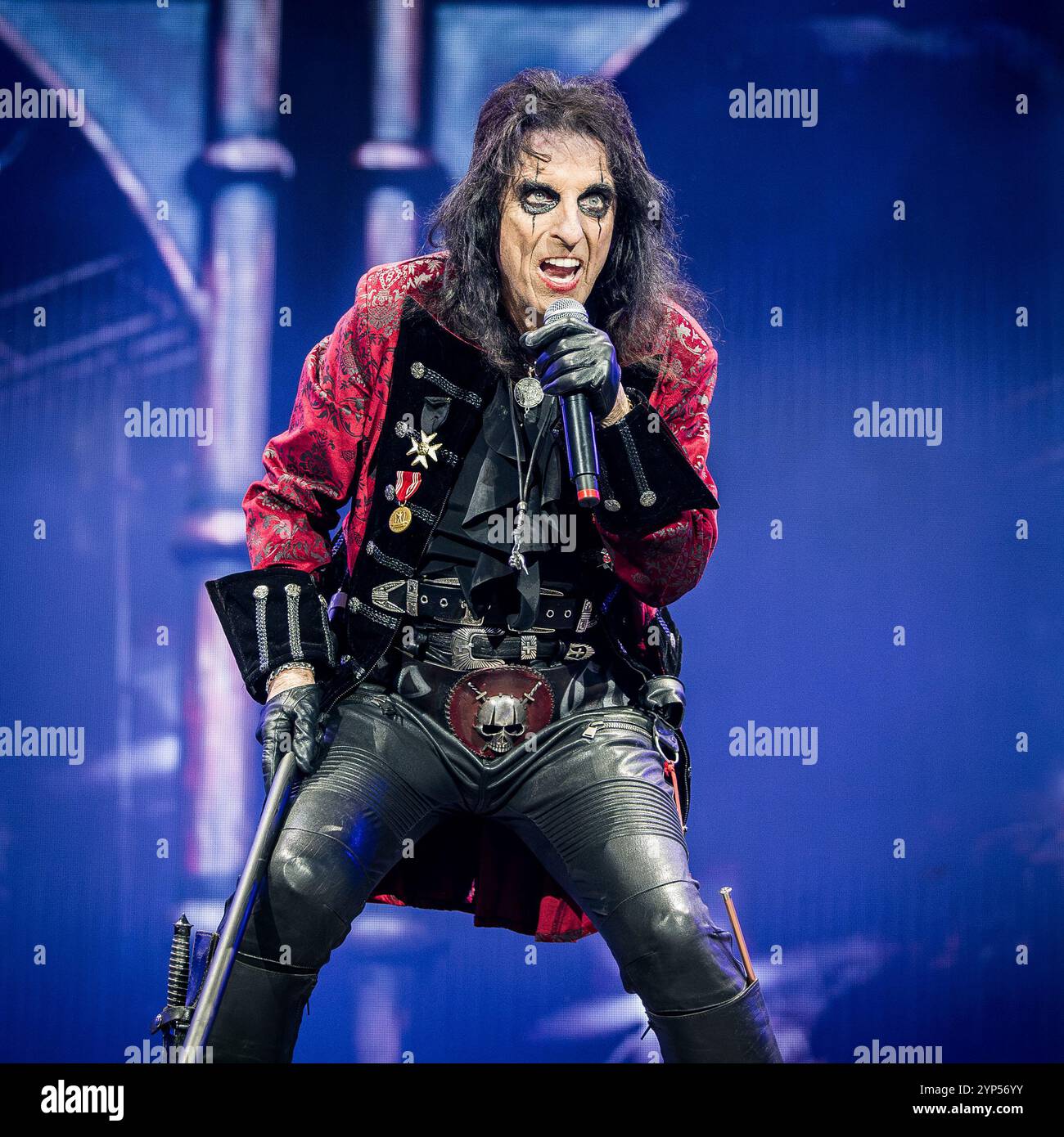 Performing with alice cooper hi-res stock photography and images - Alamy