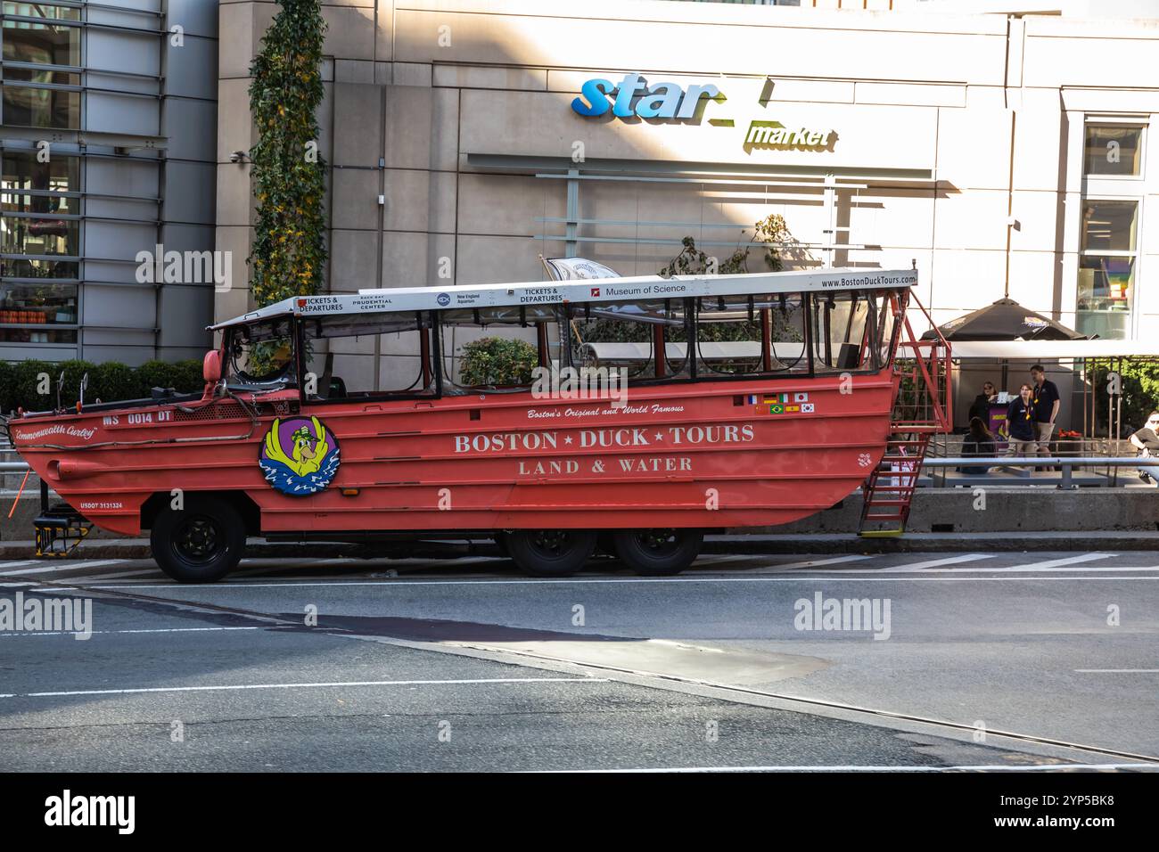 The boston duck tours hi-res stock photography and images - Alamy