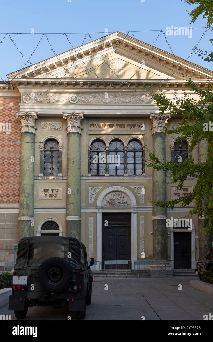 Italian Army patrols the Great Synagogue amid Israel-Gaza war, ensuring ...