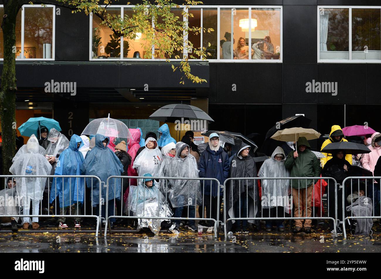 Onlookers in rain gear brave poor weather to attend Macy's 98th Annual ...