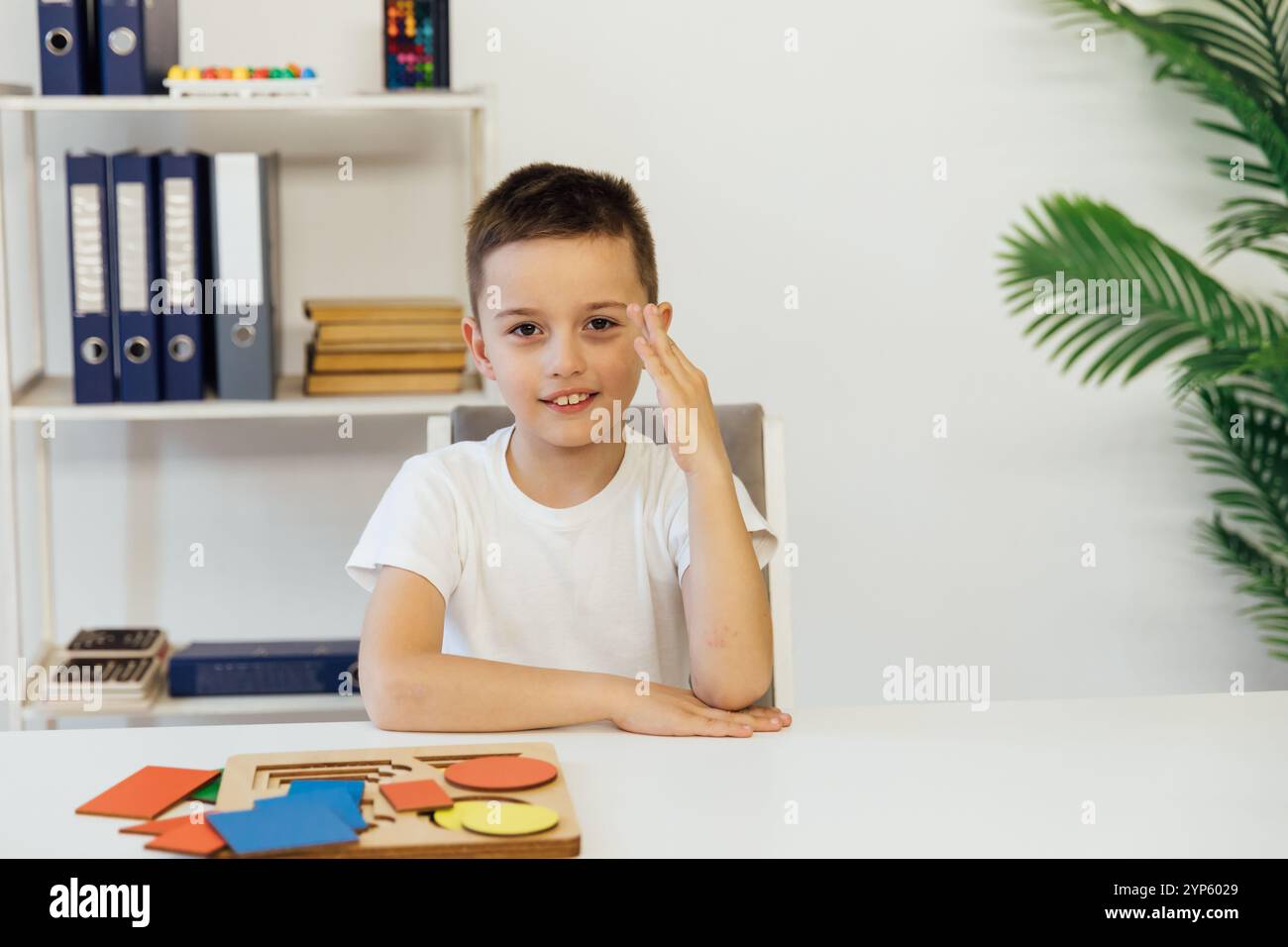 Middle school classroom answer hi-res stock photography and images - Alamy