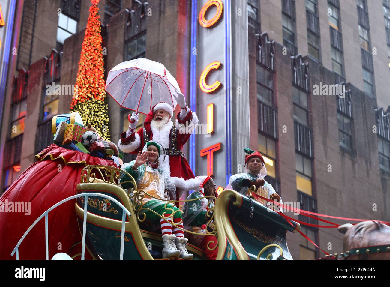 Santa Claus waves to the crowds from on top of the Macy's Santa's ...