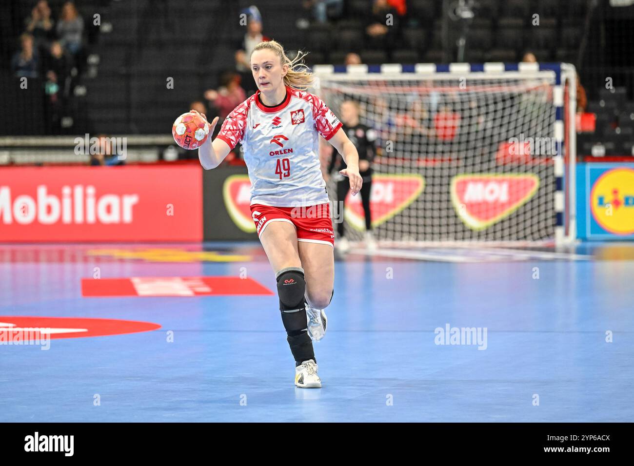 Karolina Kochaniak-Sala (Polen, #49) am Ball. SUI, Frankreich - Polen ...