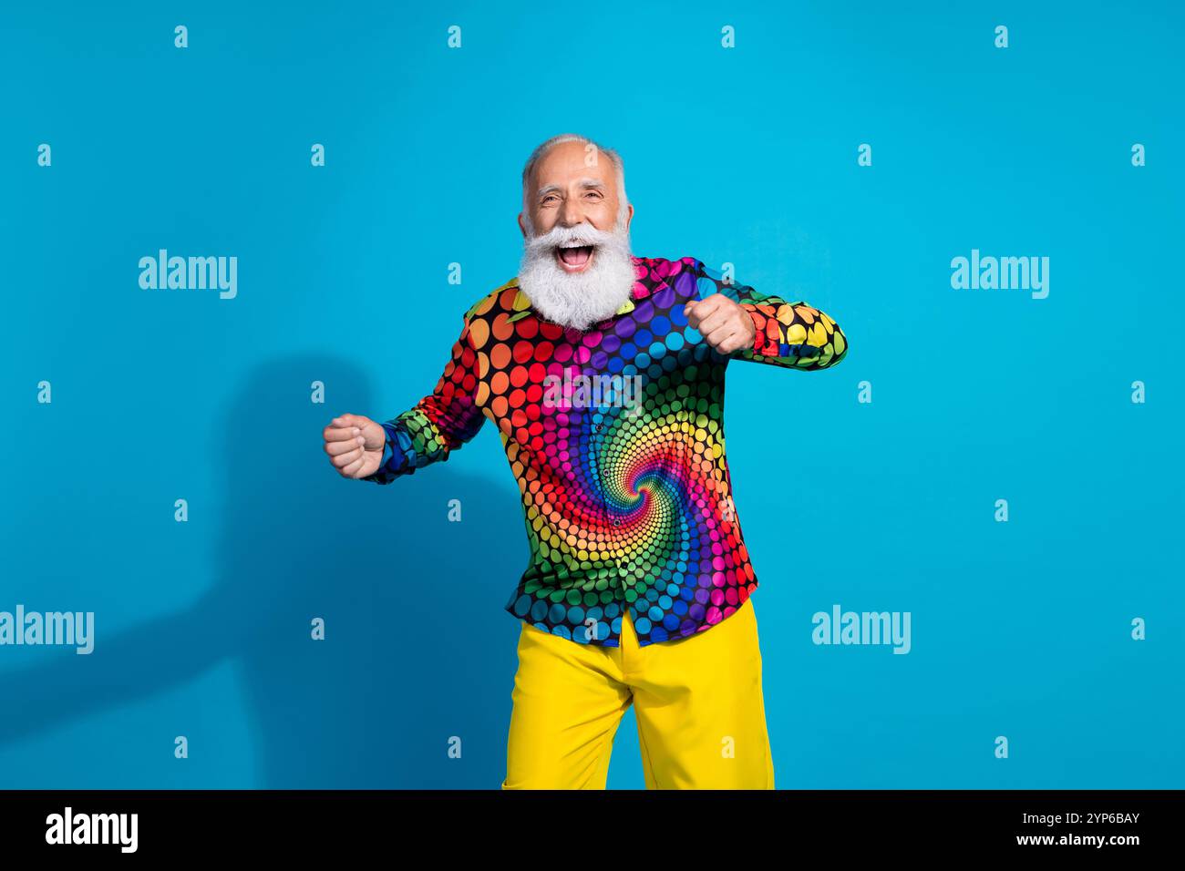 Photo of nice old man gasp use asthma inhaler wear white shirt ...