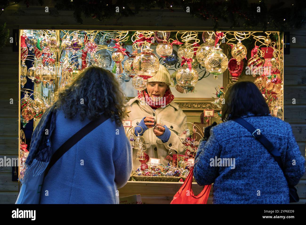 Bath, UK, 28th November 2024. Shoppers are pictured as they enjoy the opening day of Bath's ...