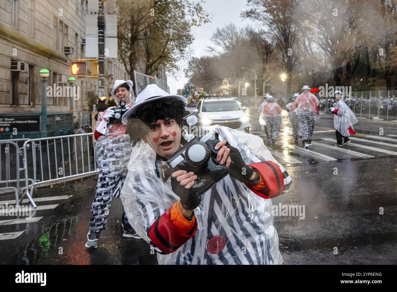 Despite the torrential rain, the Macy’s Thanksgiving Day Parade brings ...