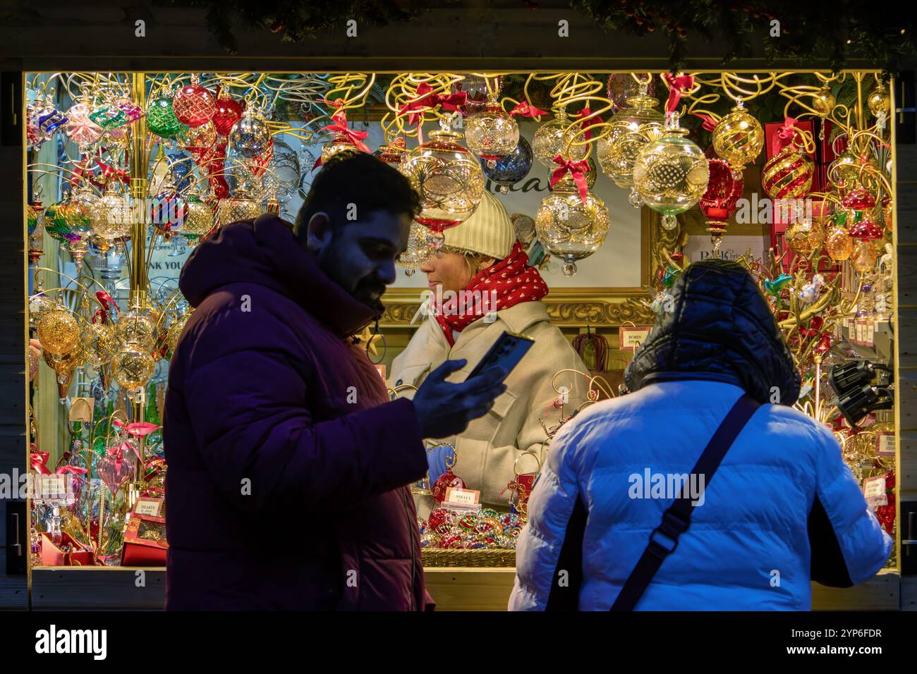 Bath, UK, 28th November 2024. Shoppers are pictured as they enjoy the opening day of Bath's ...