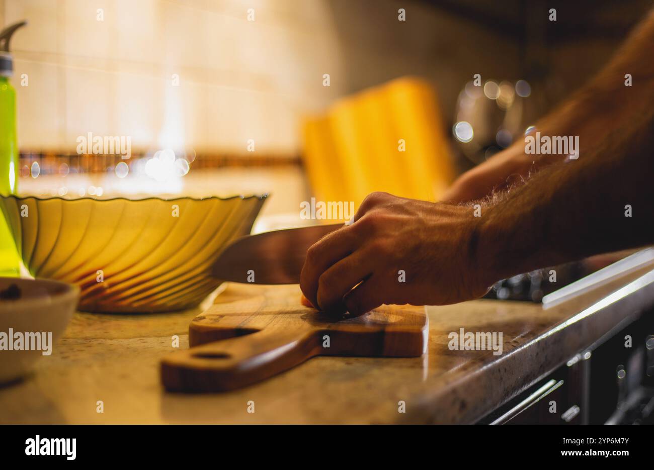 Prepare the dinner table hi-res stock photography and images - Alamy