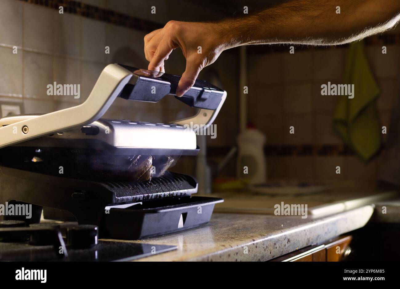 Dinner party preparation hi-res stock photography and images - Alamy