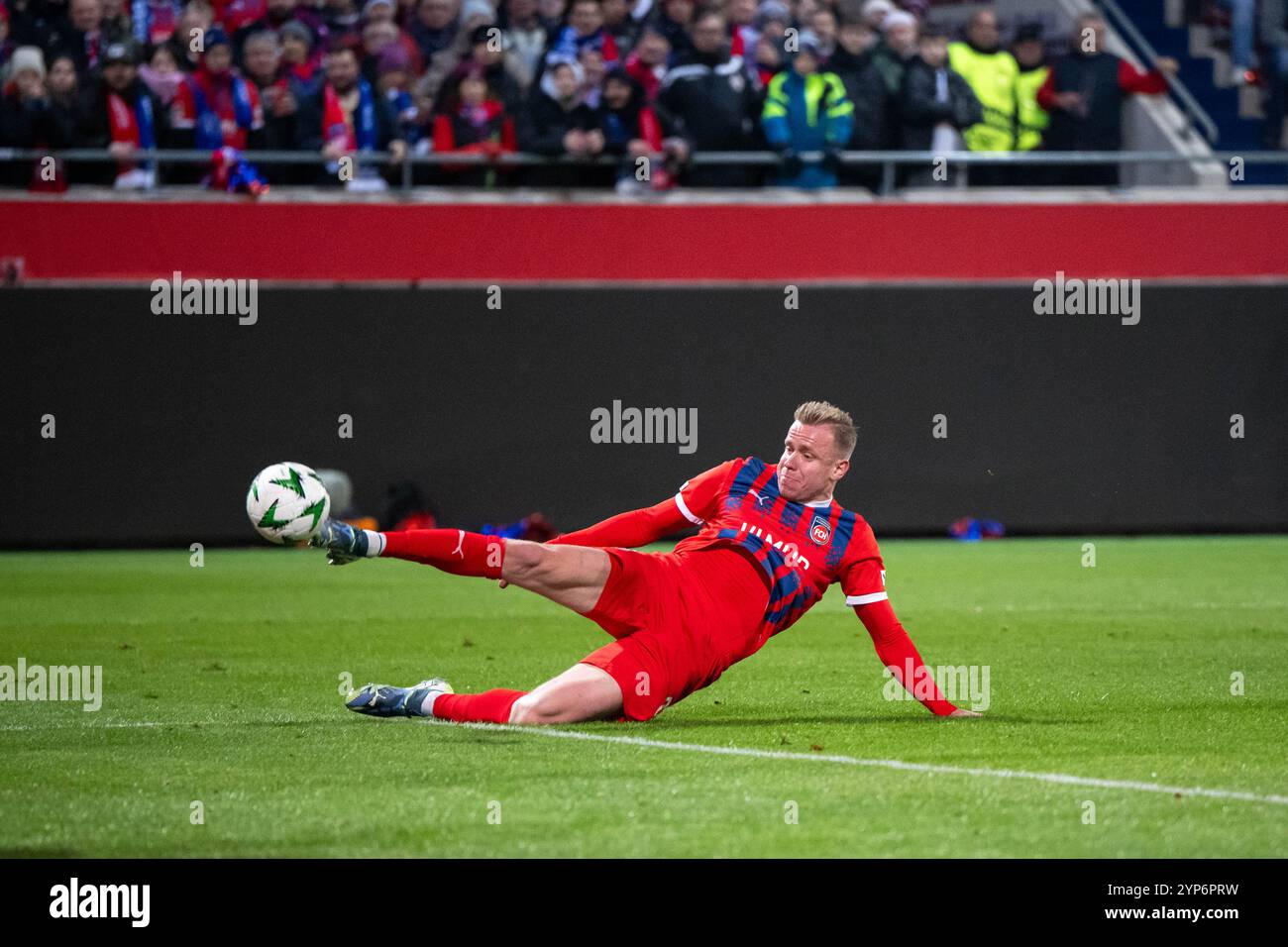 Lennard Maloney (FC Heidenheim, #33) am Ball vergibt die Torchance, GER ...