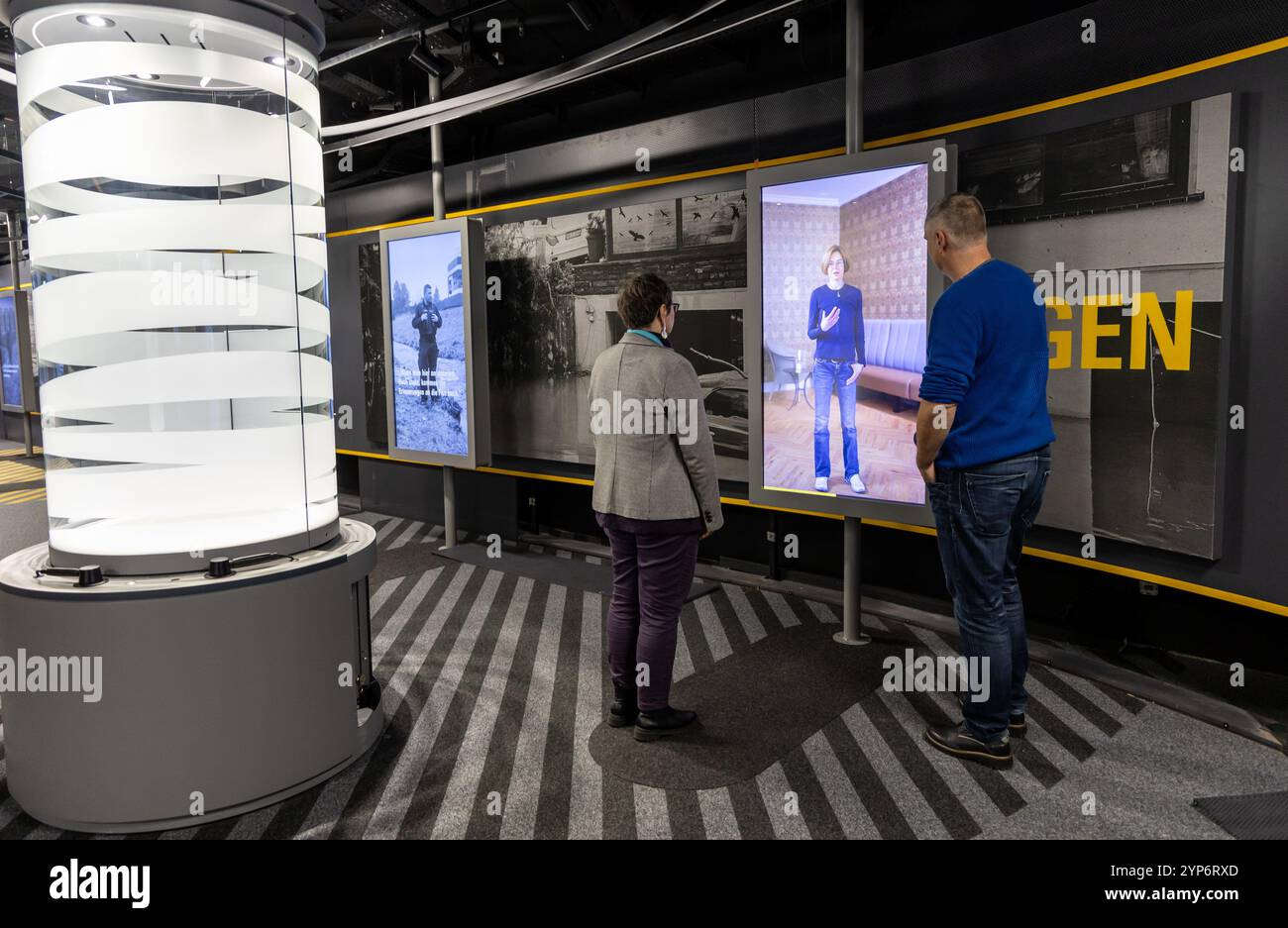 28 November 2024, Bremen, Bremerhaven: Museum staff look at a ...