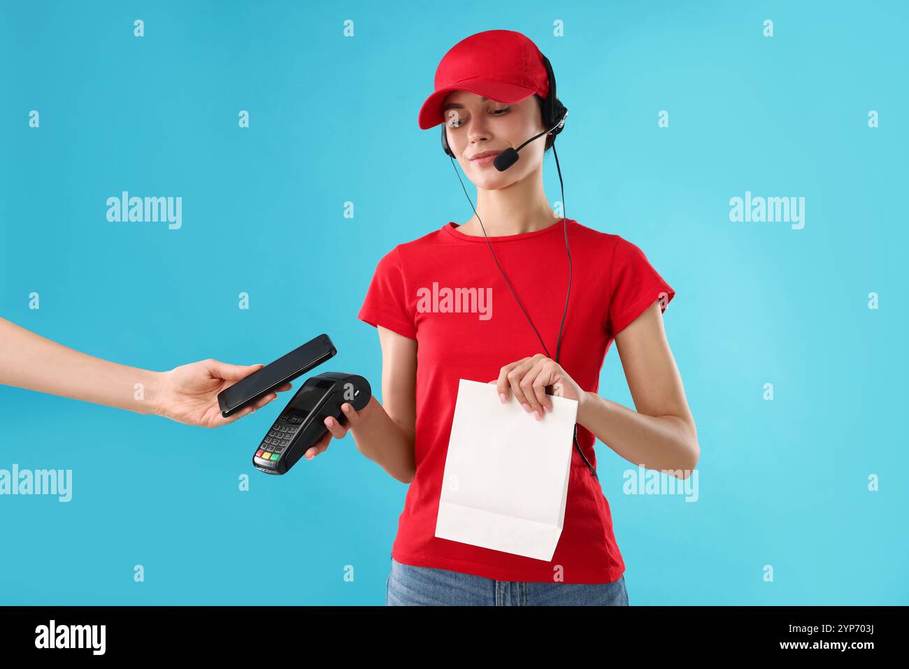 Fast food restaurant taking order hi-res stock photography and images ...
