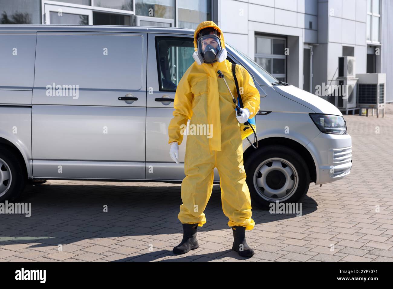 Pest control worker with spray tank outdoors Stock Photo - Alamy