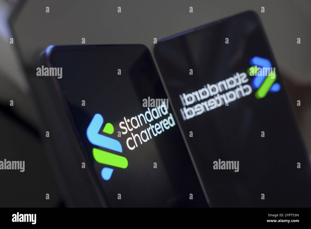 Standard chartered logo hi-res stock photography and images - Alamy