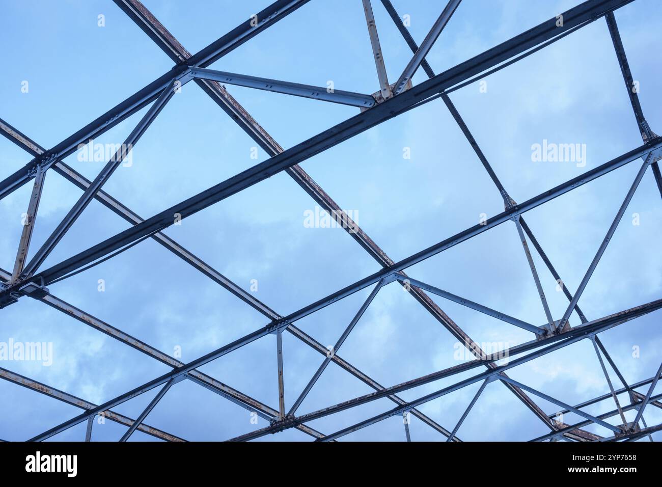 Metal structure structures hi-res stock photography and images - Alamy