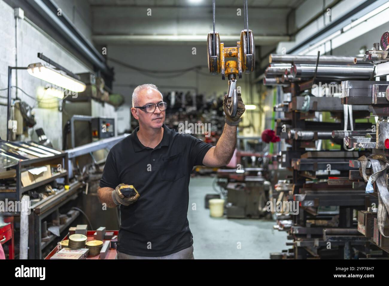 Man operating a crane hi-res stock photography and images - Alamy