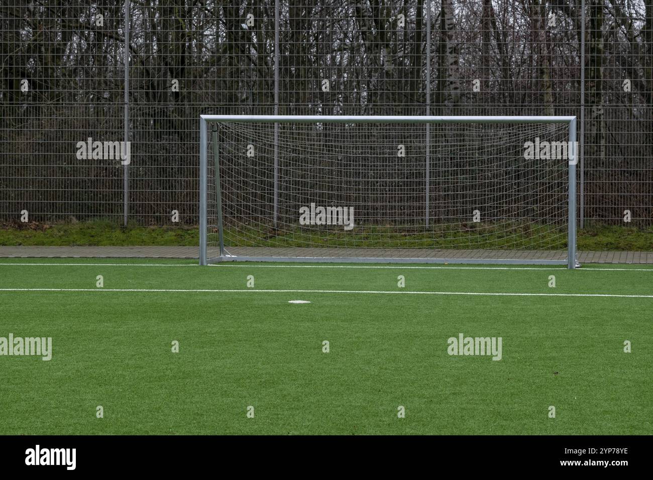 Center markers hi-res stock photography and images - Alamy