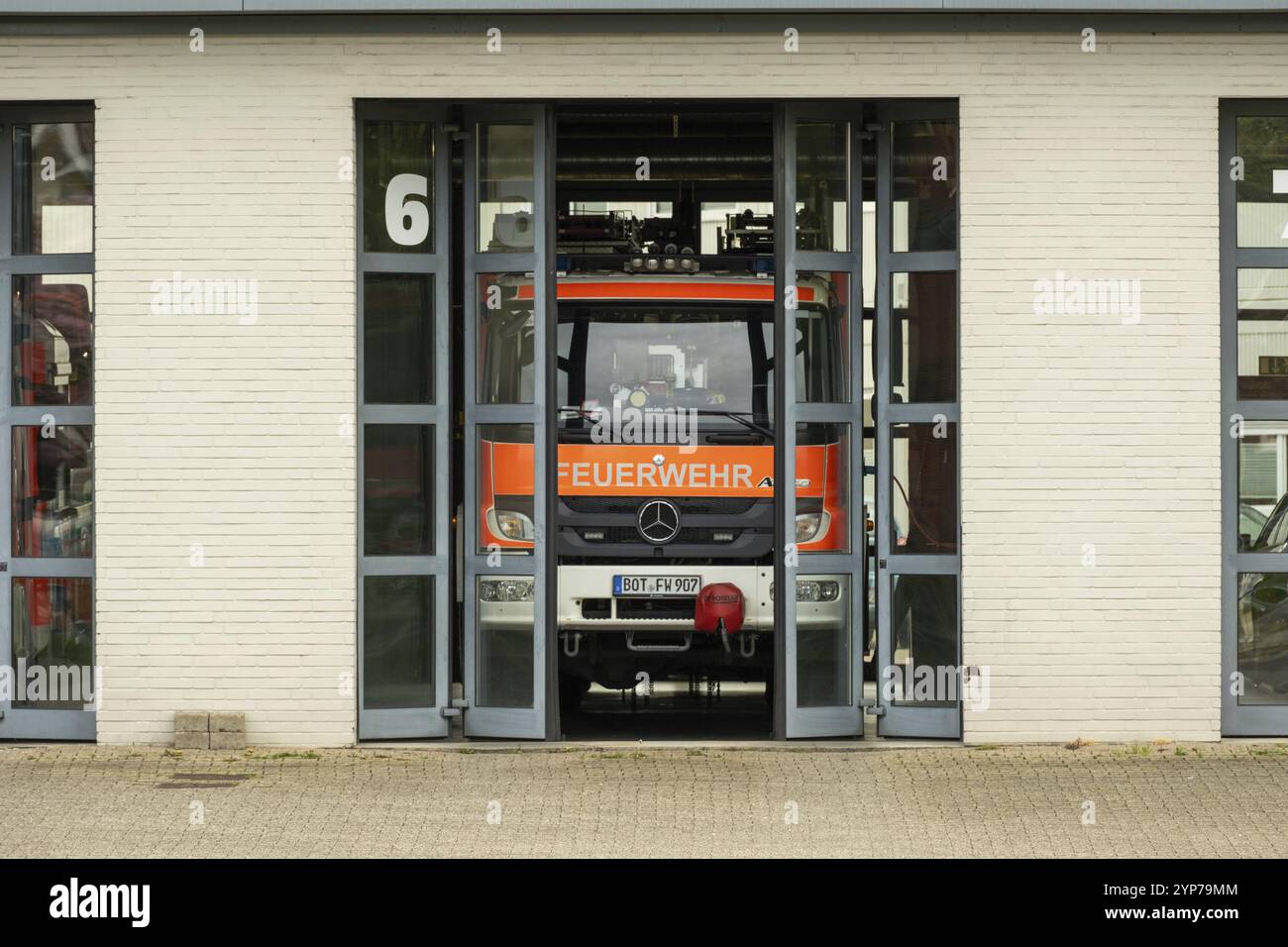 Fire station buildings hi-res stock photography and images - Alamy