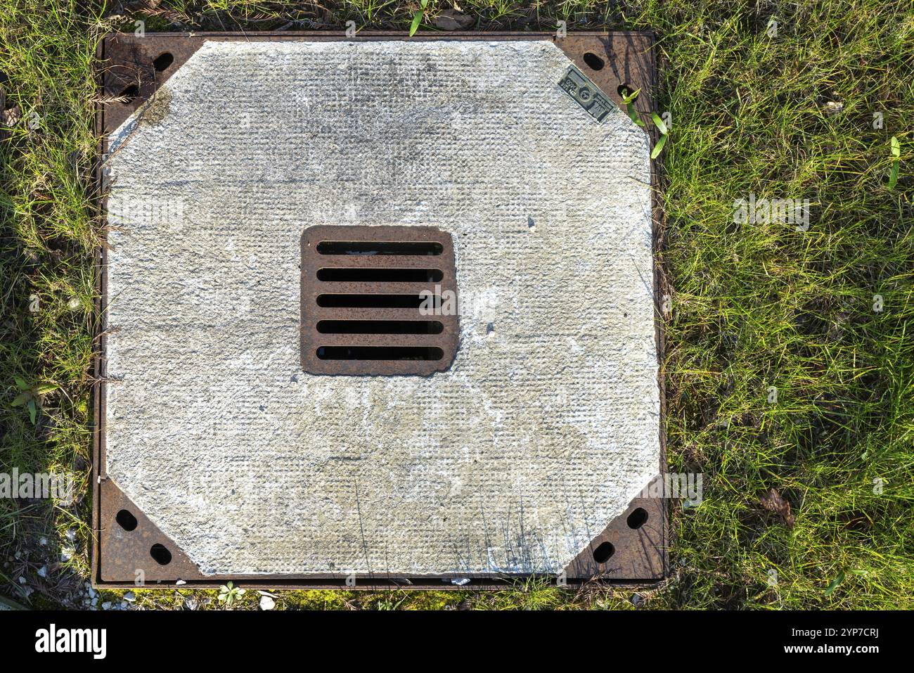 Manhole cover garden hi-res stock photography and images - Alamy