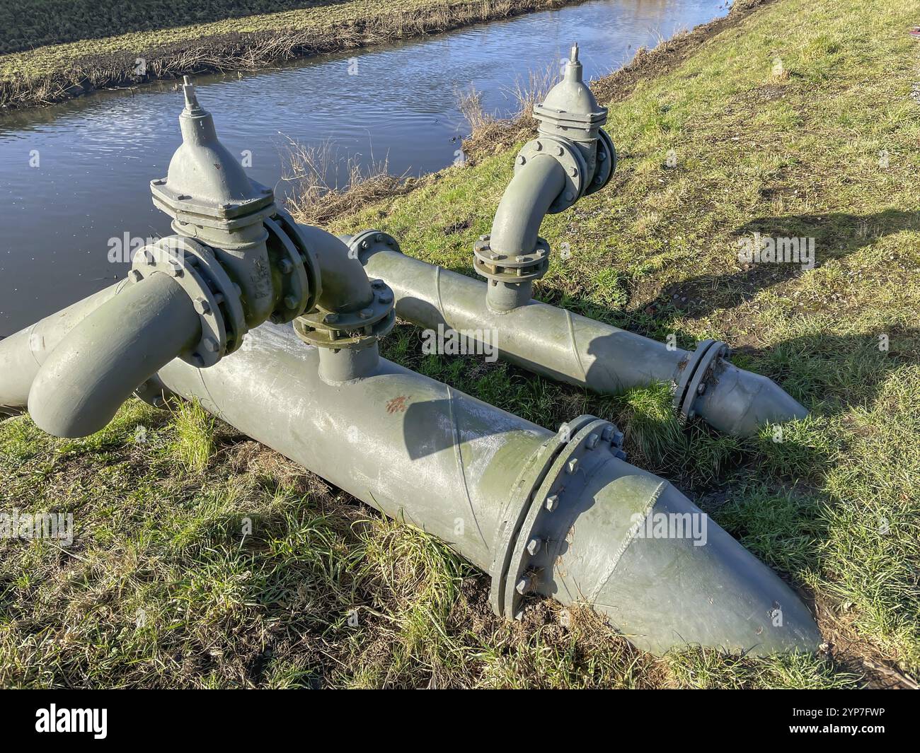 Water pumping station on river hi-res stock photography and images - Alamy