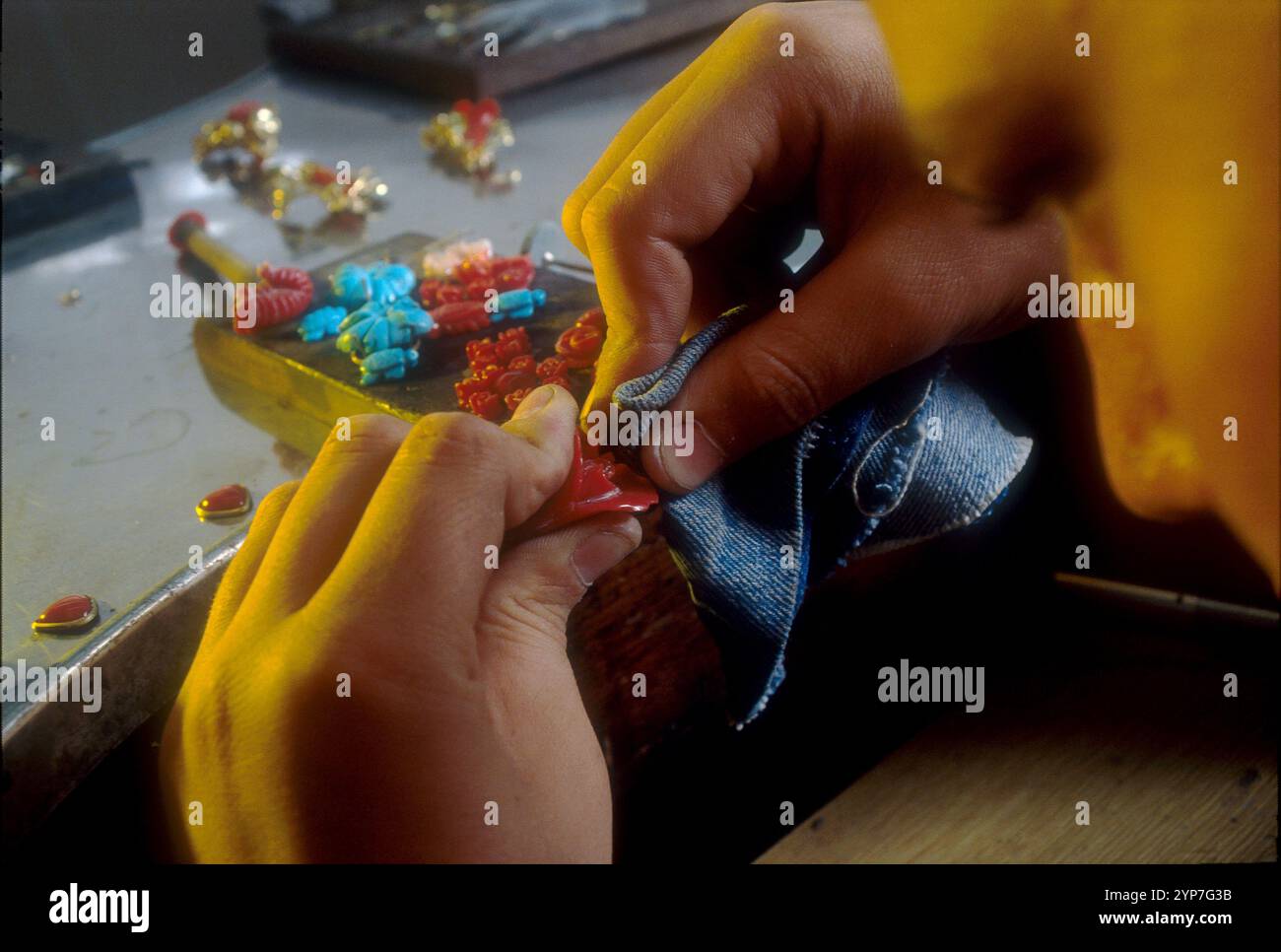 The processing of coral for the creation of goldsmith products, an ...
