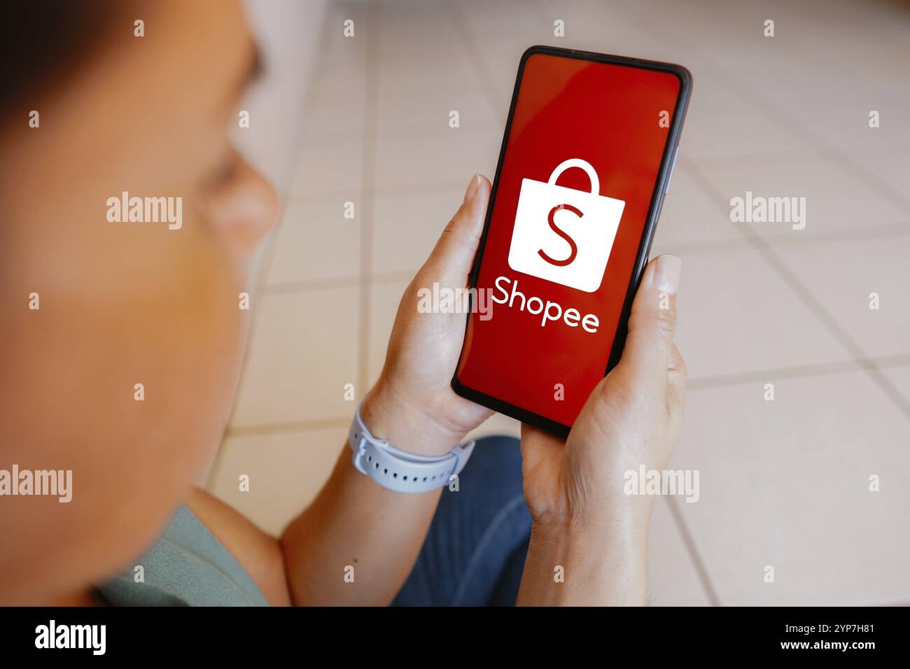 Shopee logo hi-res stock photography and images - Alamy
