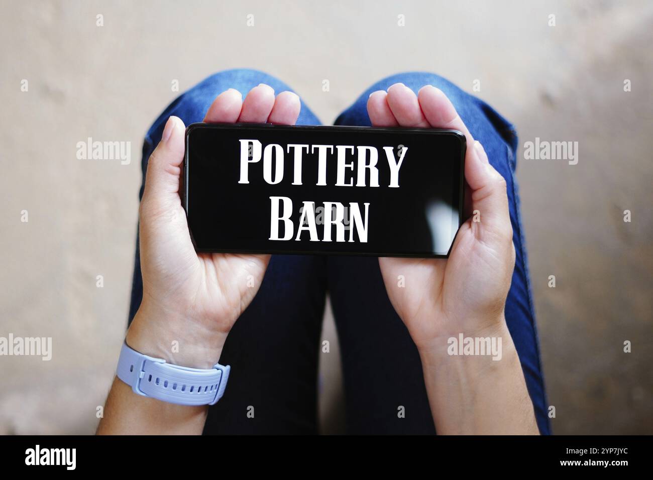 Pottery barn hi-res stock photography and images - Alamy