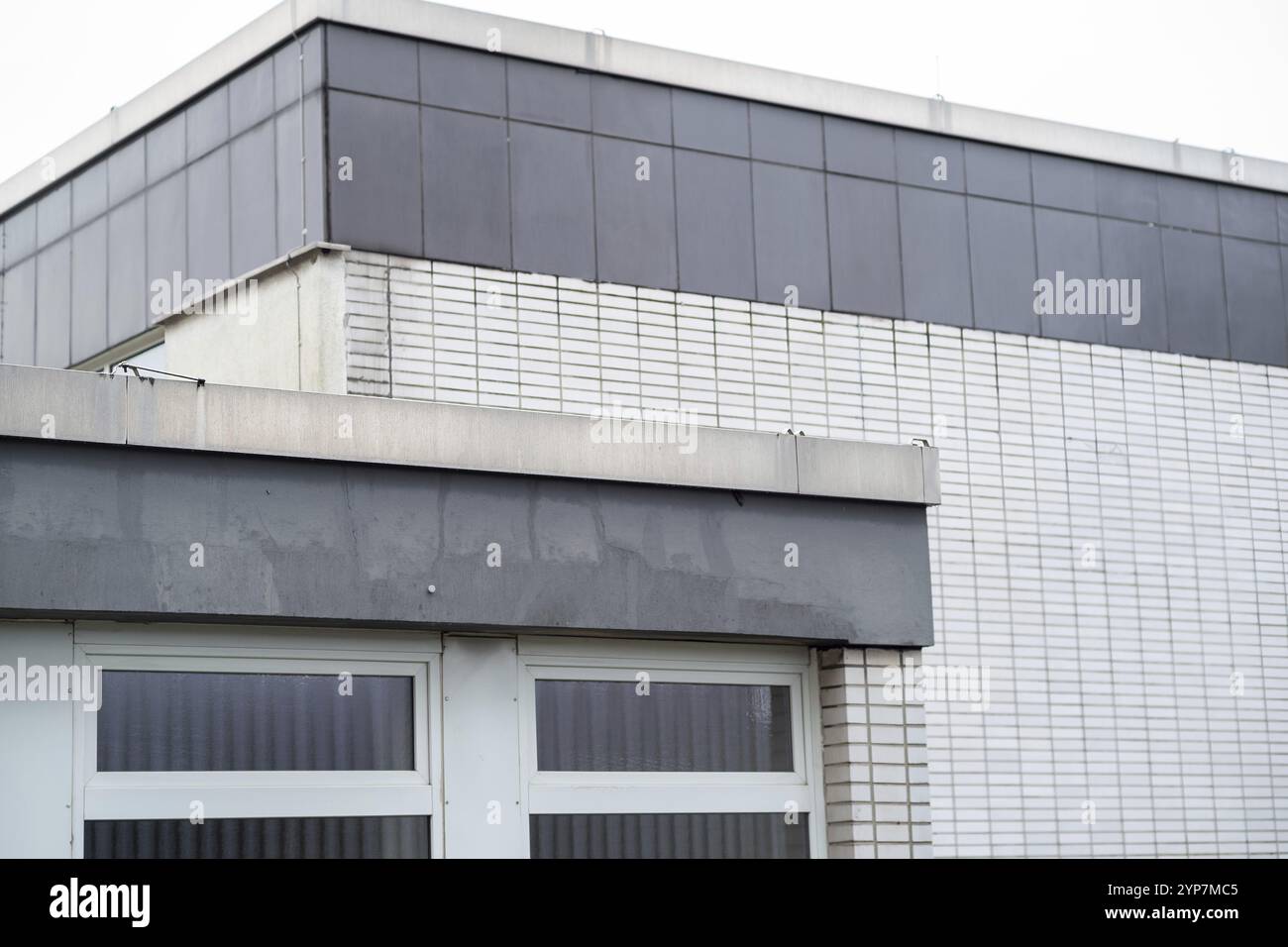 Building with gray flat roof Stock Photo - Alamy
