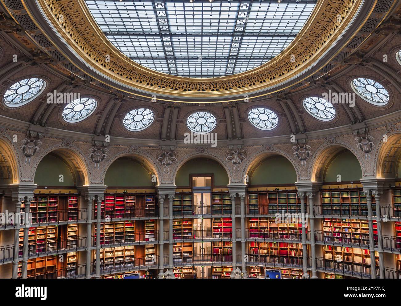 PARIS, FRANCE, OCTOBER 20, 2022 : Oval reading room in National Library ...