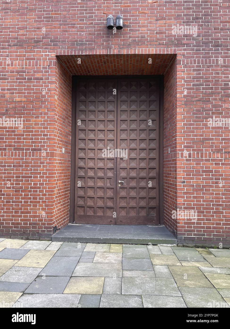 Large walls hi-res stock photography and images - Alamy