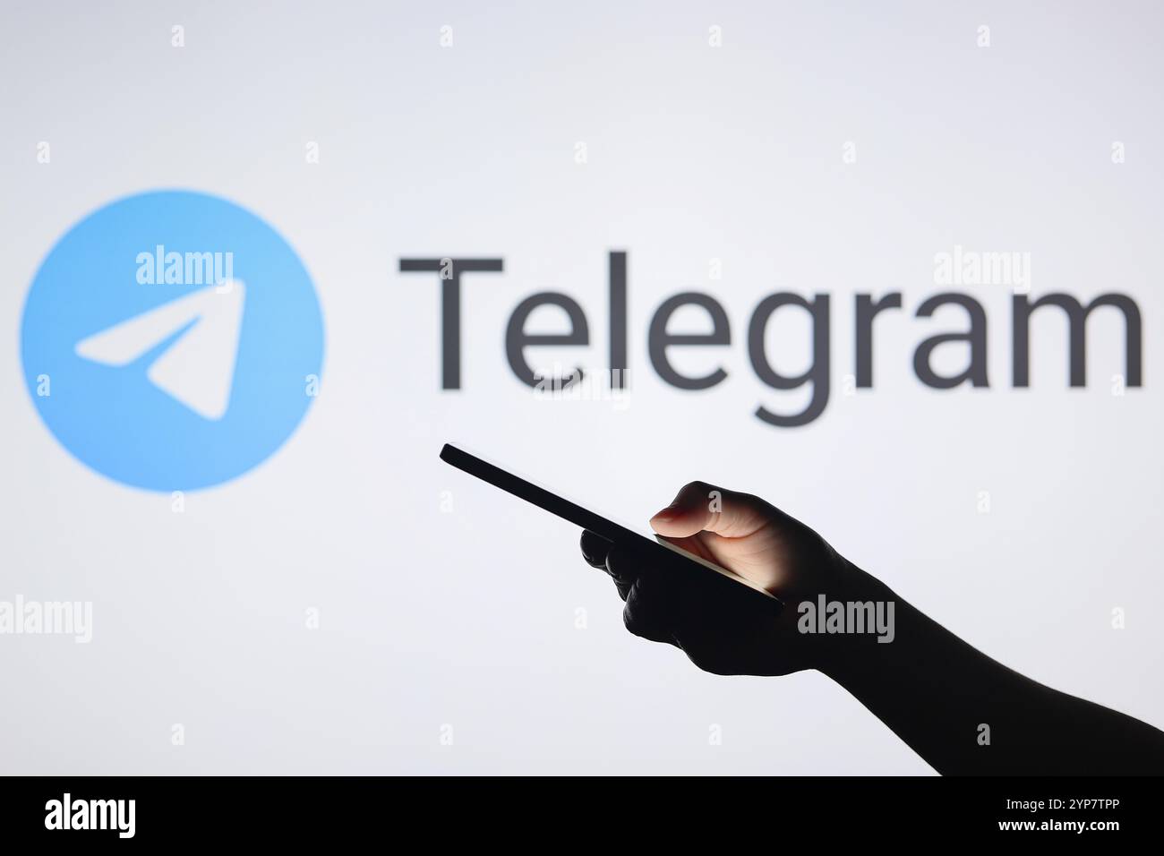 Telegram digital outline hi-res stock photography and images - Alamy