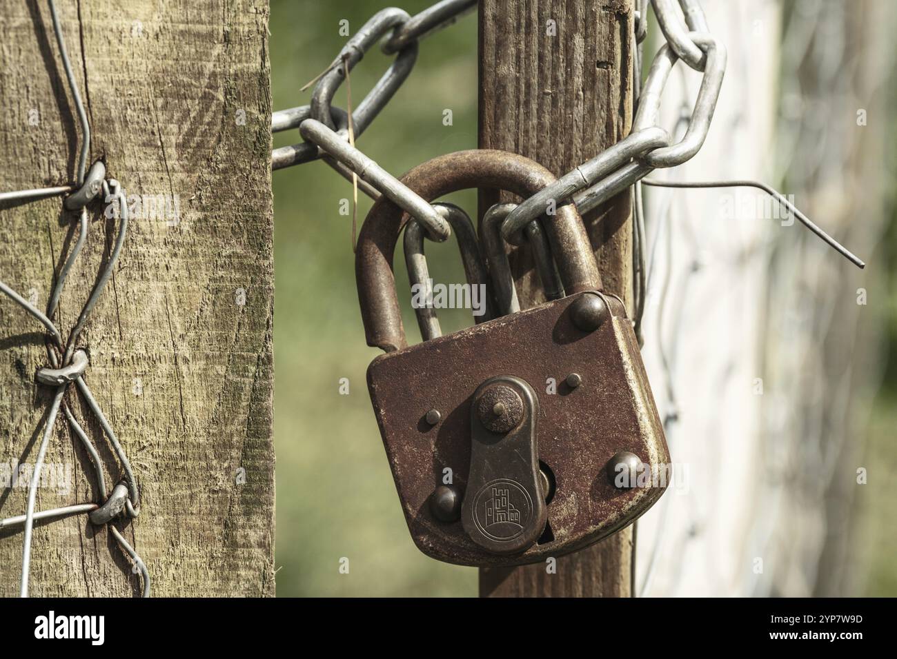 Ancient wooden gates hi-res stock photography and images - Alamy