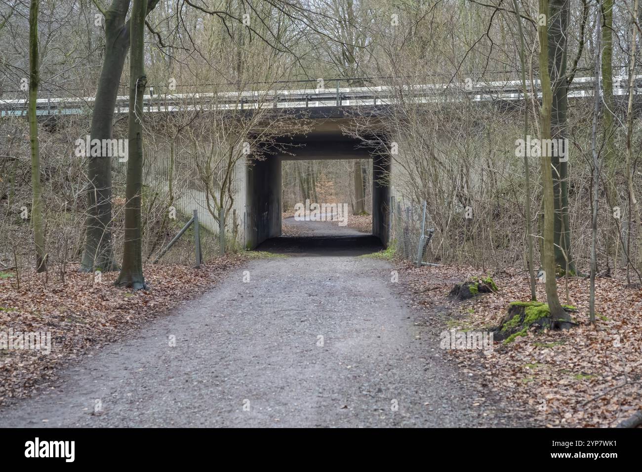 Traffic crosses street bridge hi-res stock photography and images - Alamy