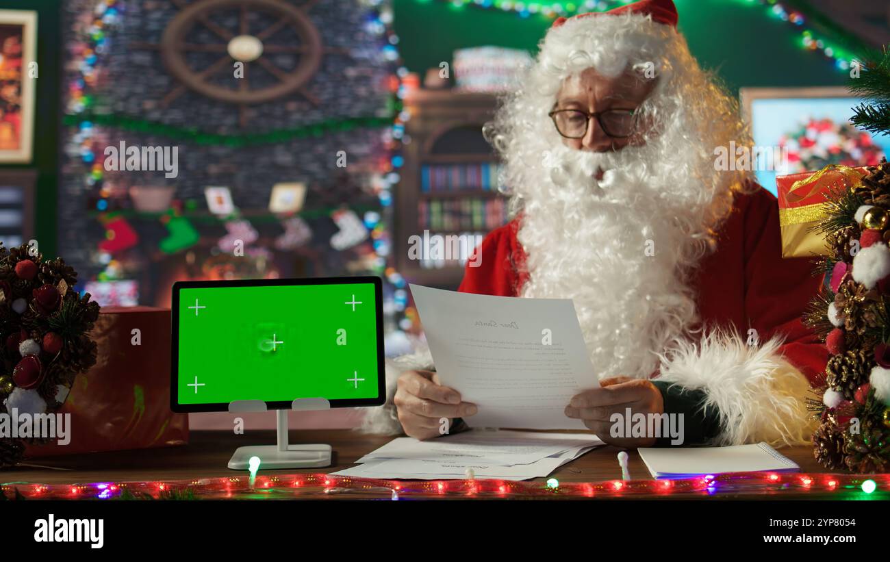 Santa leaving presents hi-res stock photography and images - Alamy