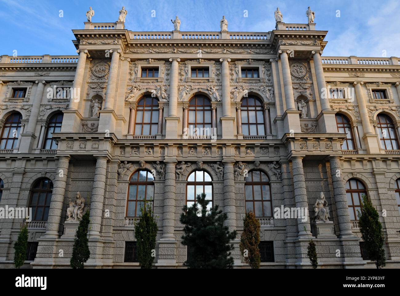 The ornate facade of Vienna's Naturhistorisches Museum (Natural History ...