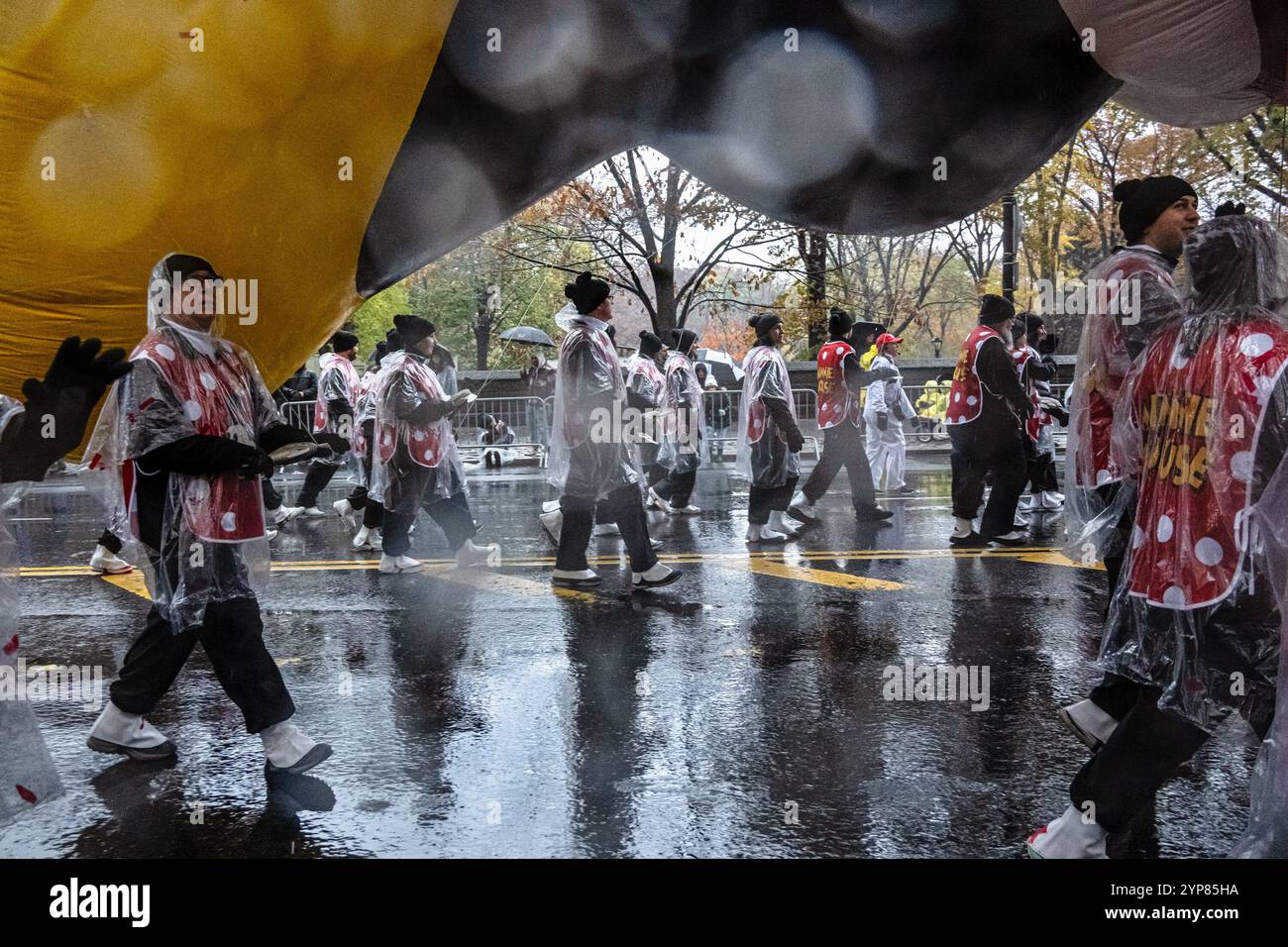 Despite the torrential rain, the Macy’s Thanksgiving Day Parade brings ...