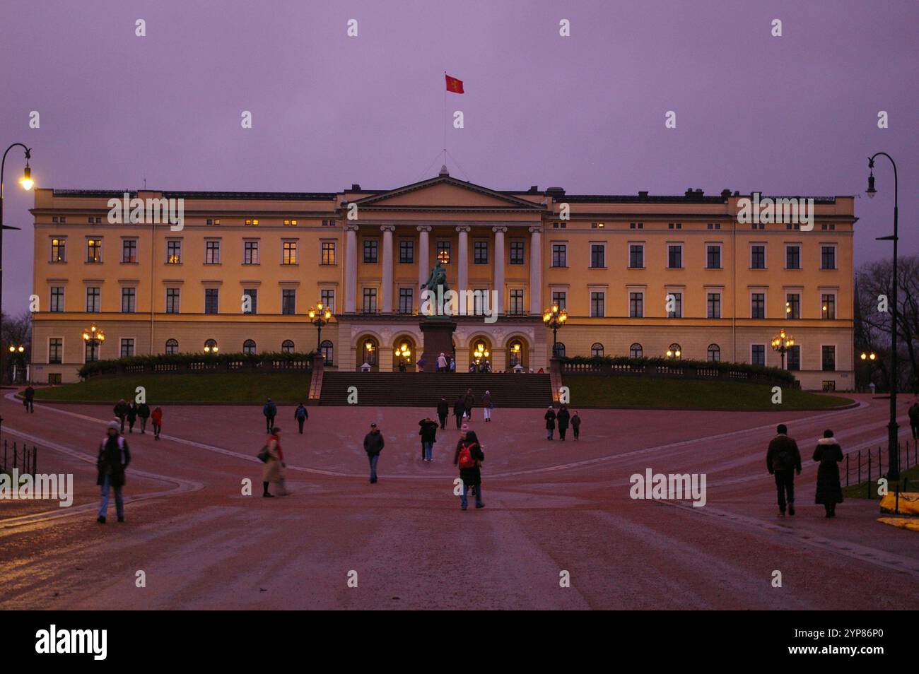 Oslo Royal Palace - on a winters evening Stock Photo - Alamy