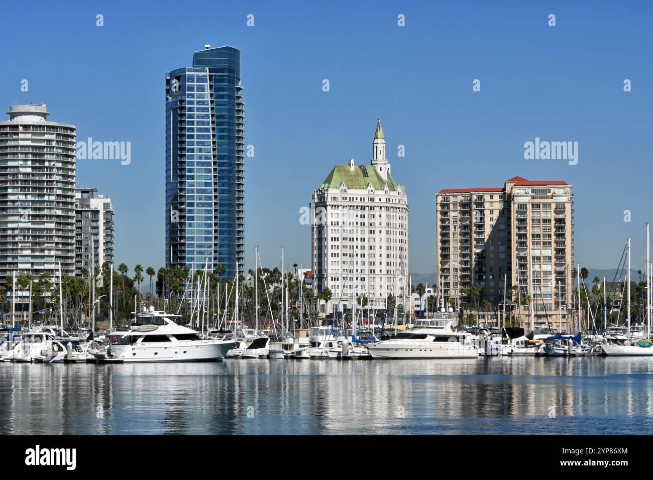LONG BEACH, CALIFORNIA - 8 NOV 2024: Long Beach Shoreline Marina with ...