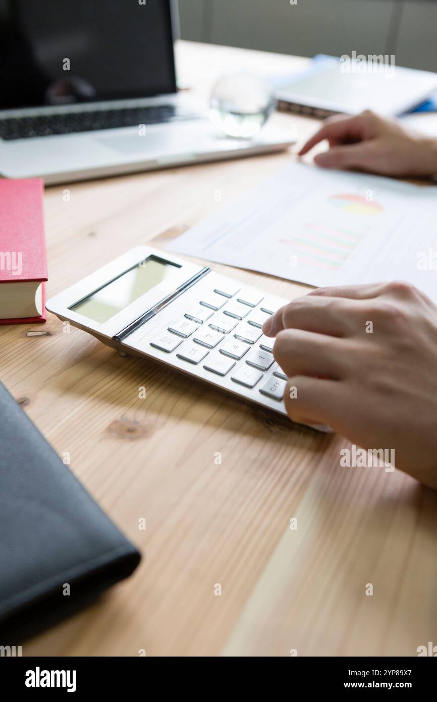 Businessman calculator smartphone hi-res stock photography and images ...