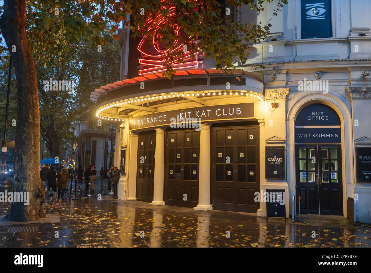 Kit kat club hi-res stock photography and images - Alamy