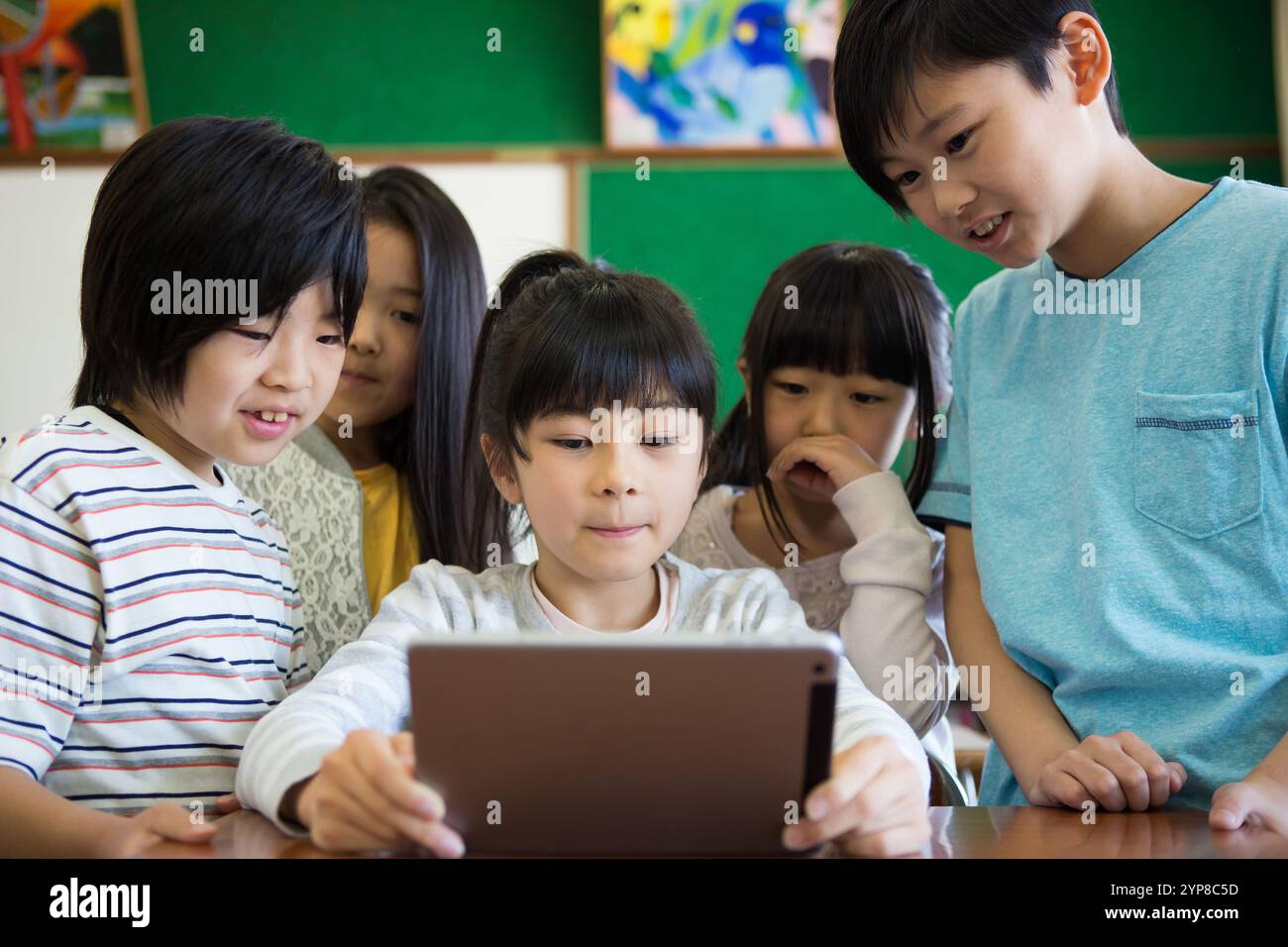Primary school children using a tablet Stock Photo - Alamy