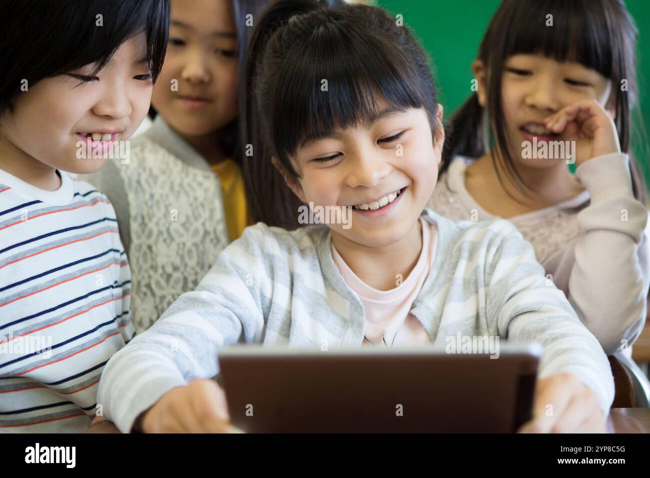 Primary school children using a tablet Stock Photo - Alamy