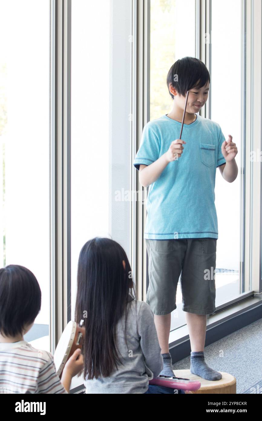 Primary school children taking music lessons Stock Photo - Alamy