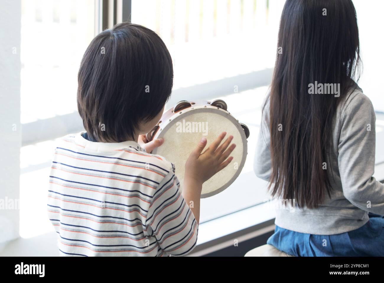 Primary school children taking music lessons Stock Photo - Alamy