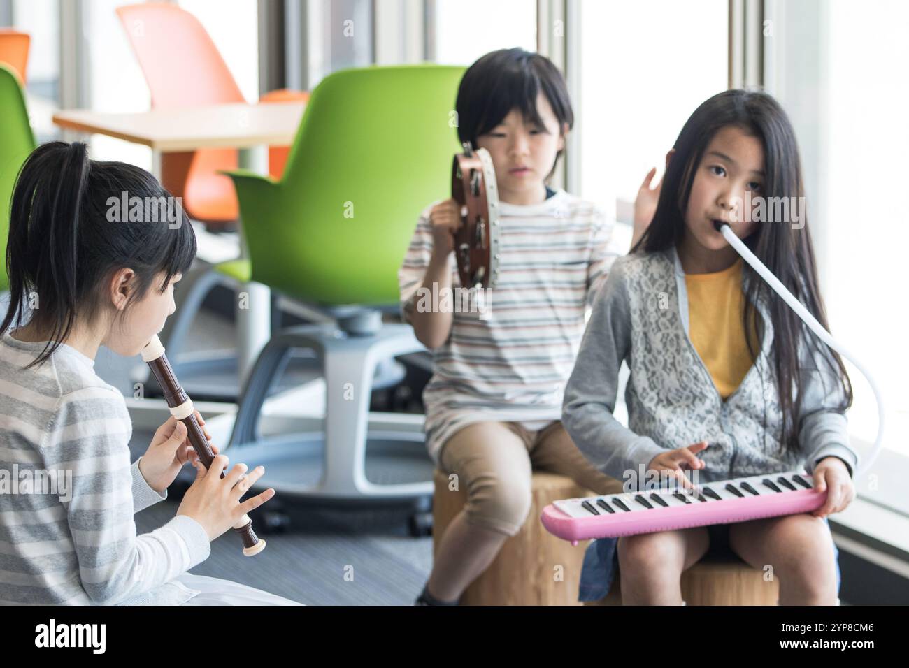 Primary school children taking music lessons Stock Photo - Alamy