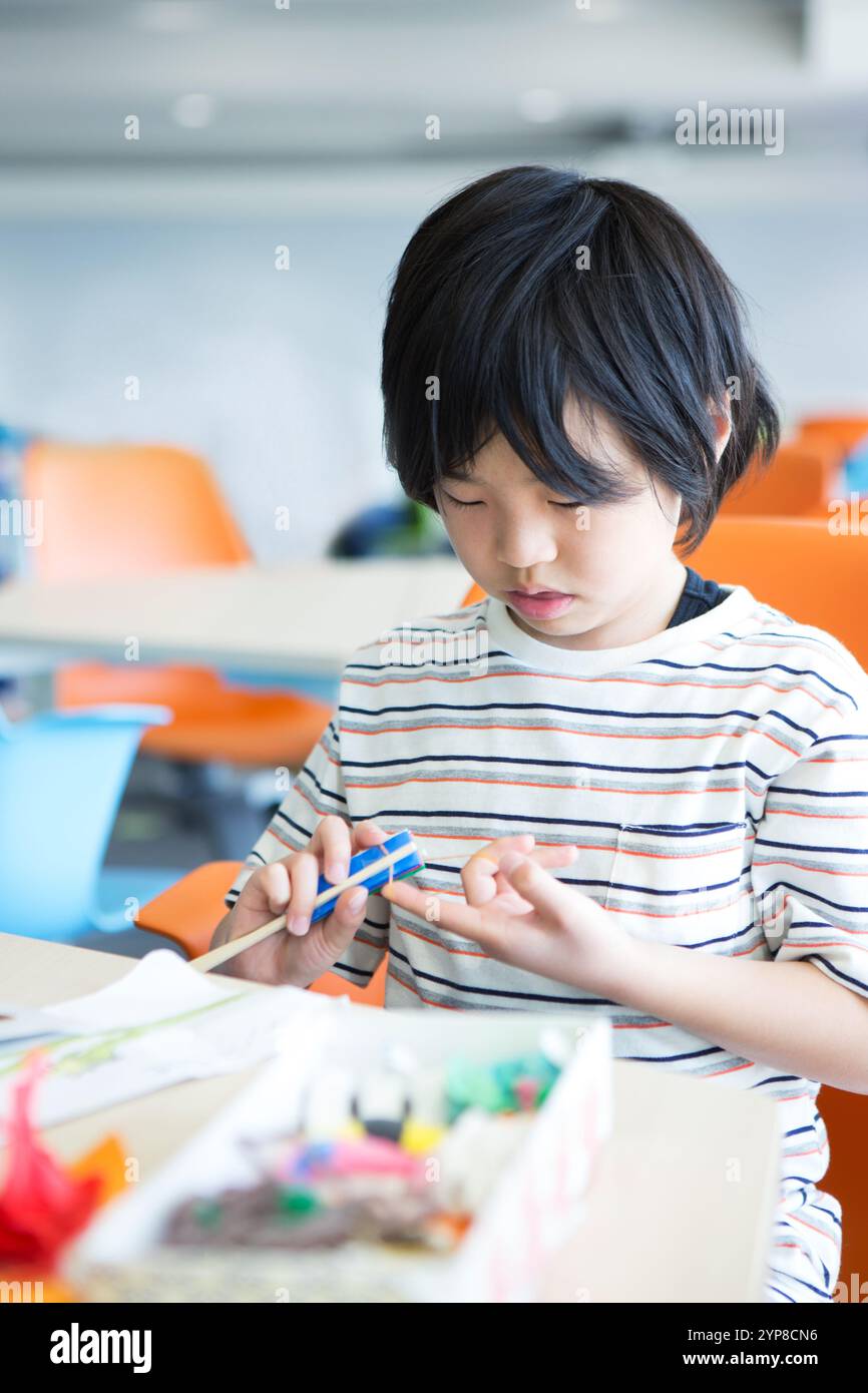 Primary school children doing arts and crafts Stock Photo - Alamy