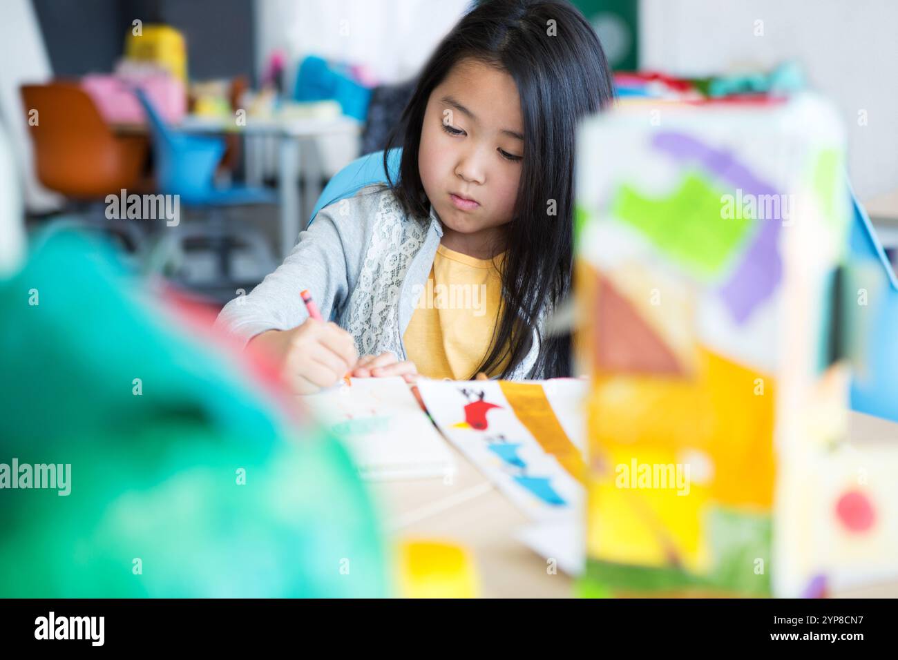 Primary school children doing arts and crafts Stock Photo - Alamy