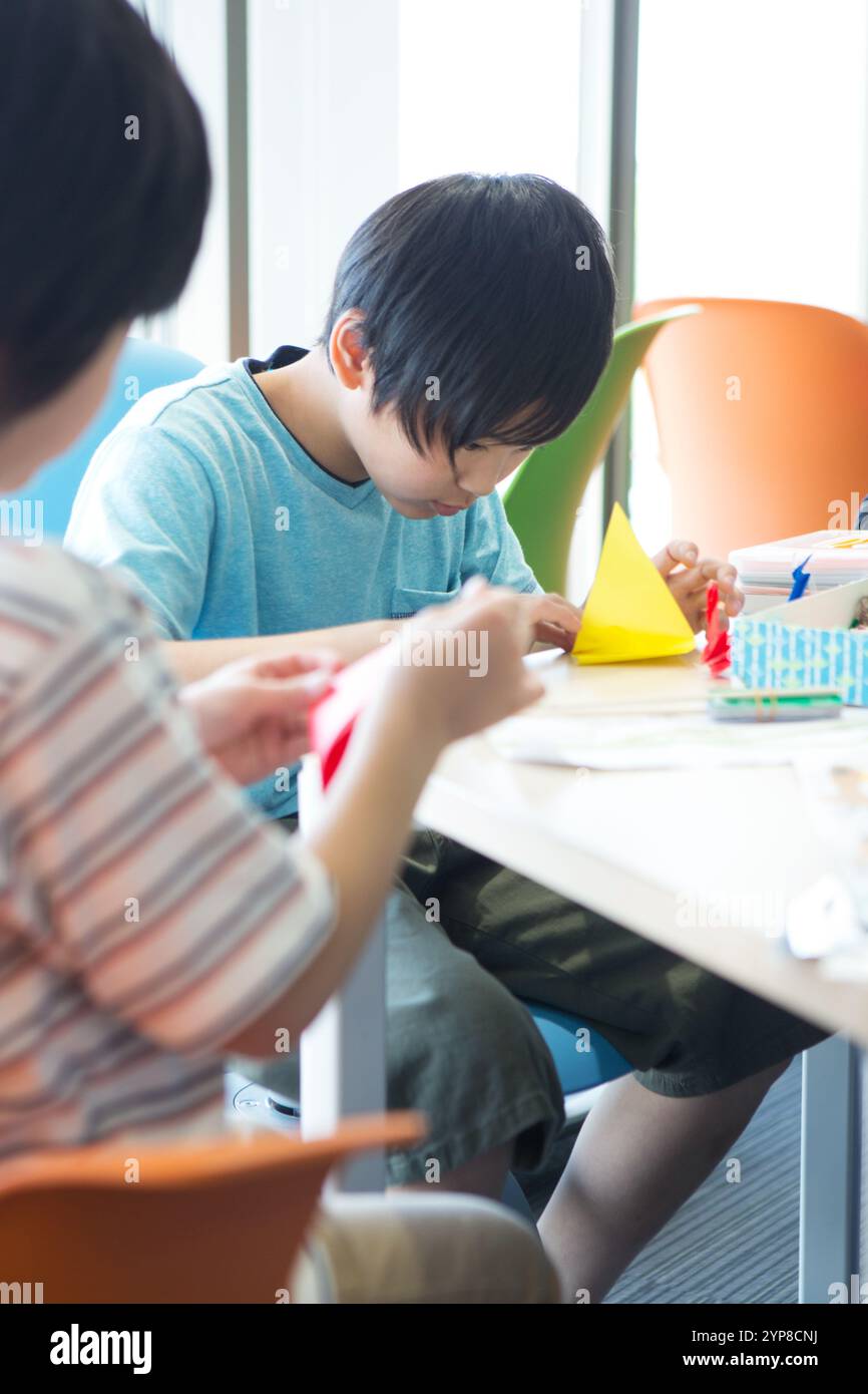 Primary school class back view hi-res stock photography and images - Alamy