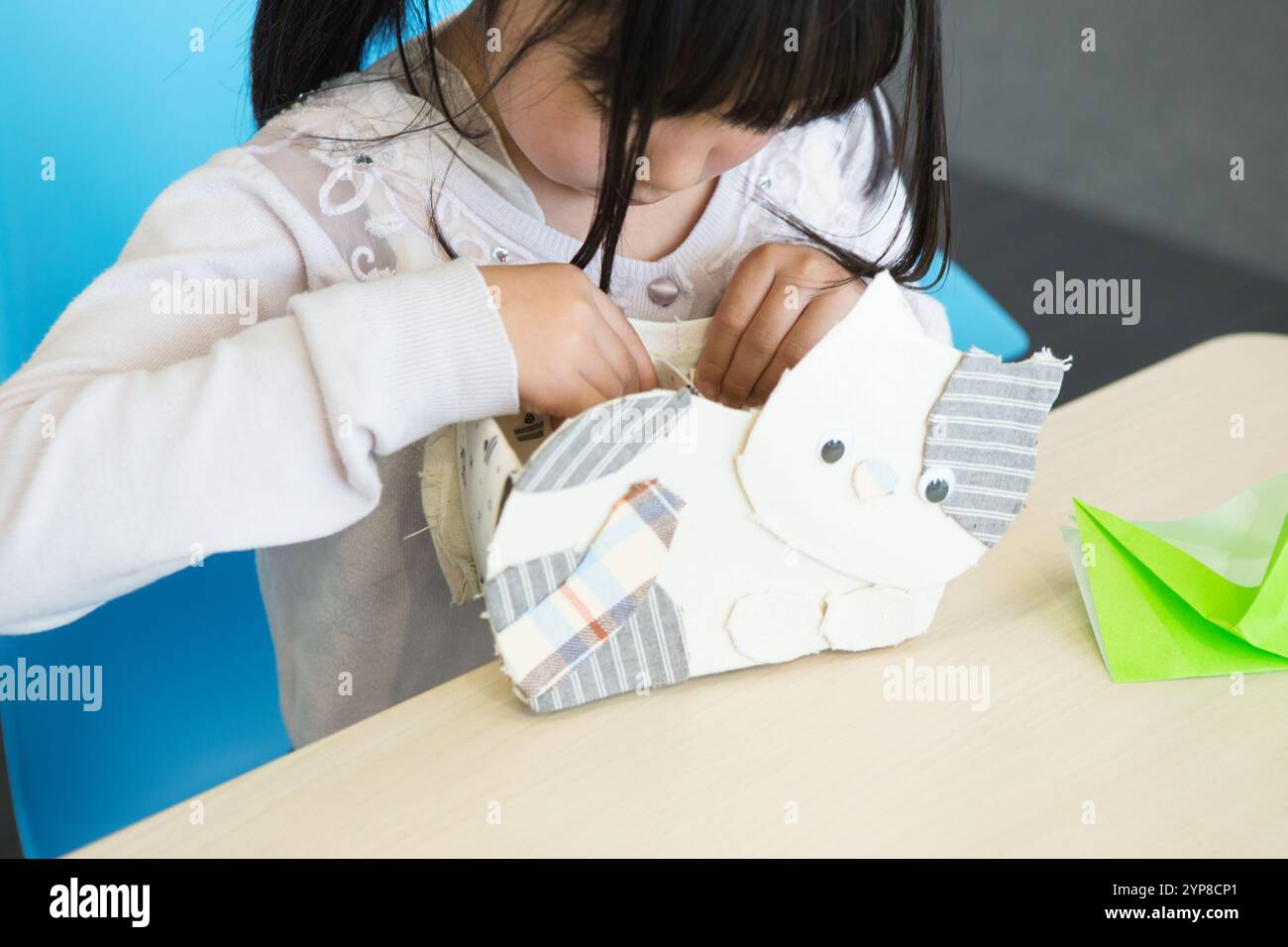 Primary school children doing arts and crafts Stock Photo - Alamy